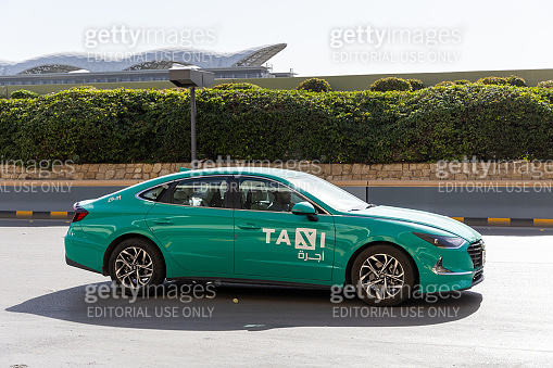 Taxi in Riyadh, Saudi Arabi 이미지 (2062364727) - 게티이미지뱅크