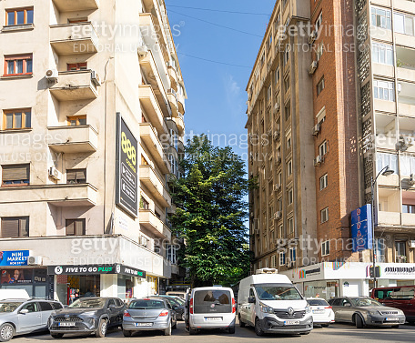 A tree between two buildings in Bucharest, Romania 이미지 (2154754524 ...