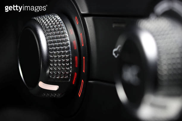 temperature control switch inside a car 이미지 (2043607981) - 게티이미지뱅크