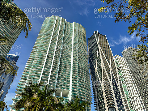 Blocks of luxury apartments on the Miami waterfront 이미지 (2159046878 ...