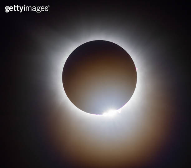 The Wedding Ring Effect Photographed as the Total Solar Eclipse is ...