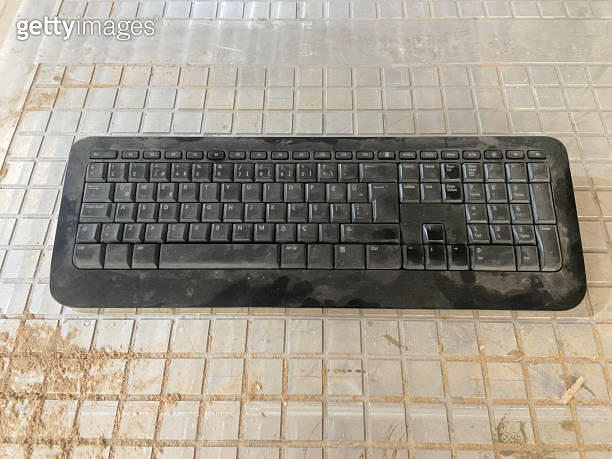 Computer keyboard in factory or workshop 이미지 (2048322347) - 게티이미지뱅크