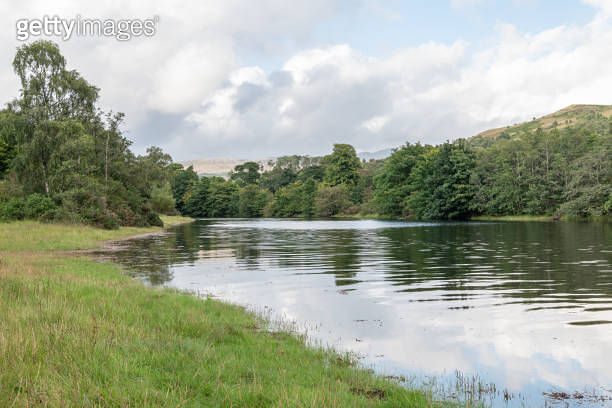 Strontian River from the west bank in the Highlands, Scotland 이미지 ...