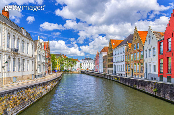 Bruges cityscape, Spiegelrei water canal of Reie river, medieval houses ...