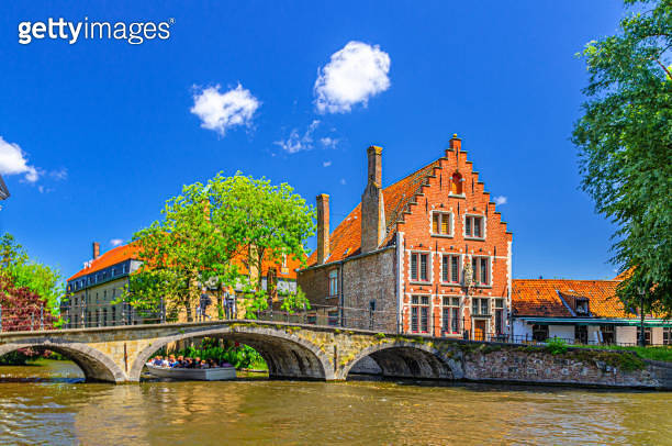 Beguinage Bridge Begijnhofbrug across Bakkersrei water canal of Reie ...