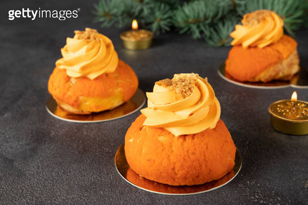 French cakes Shu of thin crispy choux pastry with a sweet shortcrust ...