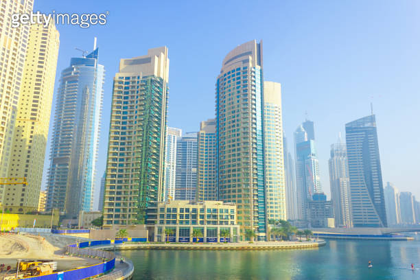 High rise buildings and streets in Dubai, UAE 이미지 (2080593907) - 게티이미지뱅크