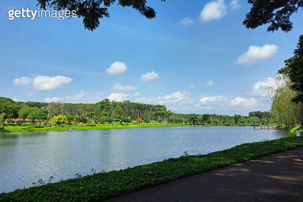 Beautiful lakeside view from a small lake in Indonesia 이미지 (2148821763 ...