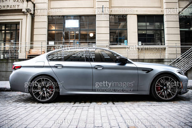 BMW F90 M5 grey color vehicle parked, side view (2190857735) - 게티이미지뱅크