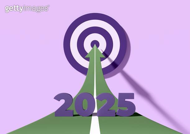 Green arrow in the form of a road with calendar number 2025 pointing ...